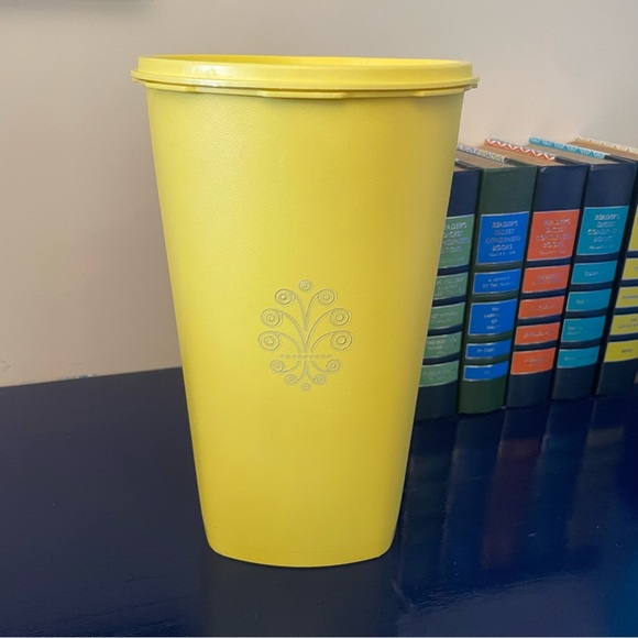 Tupperware | Kitchen | Vintage Tupperware Yellow Servalier Canister 222 ...
